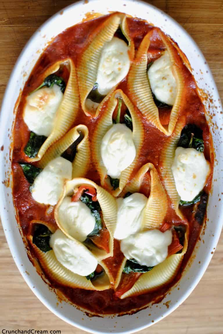 Stuffed Pasta Shells with Spinach, Pesto, Peppers & Mozzarella