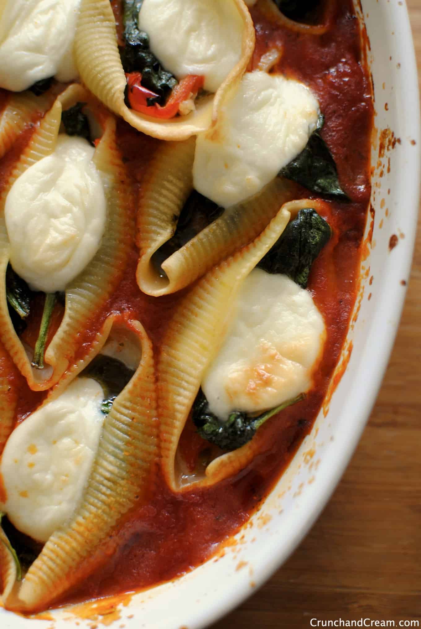 Stuffed Pasta Shells with Spinach, Pesto, Peppers & Mozzarella