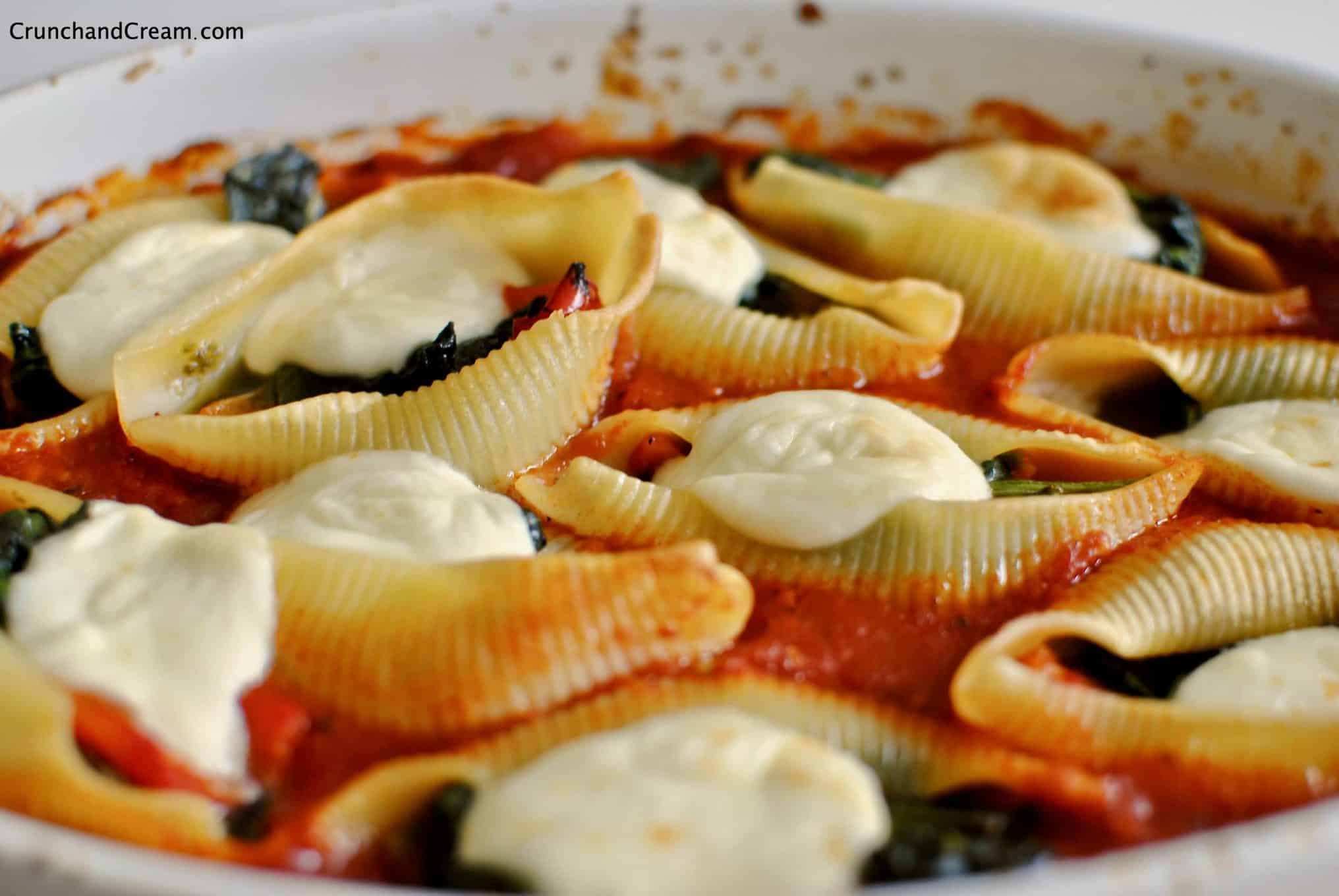 Stuffed Pasta Shells with Spinach, Pesto, Peppers & Mozzarella