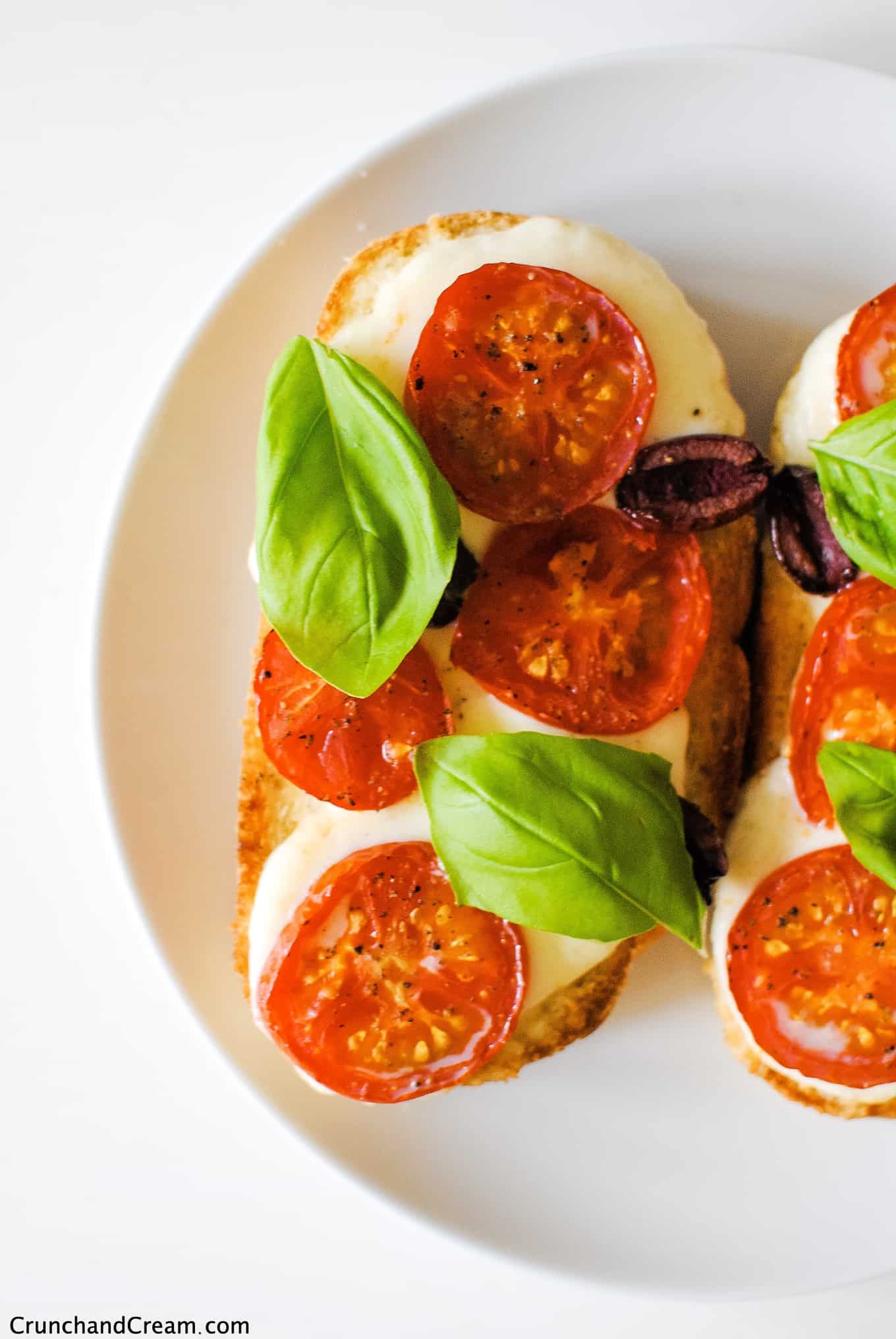 Italian Toast with Tomatoes & Basil - Crunch & Cream